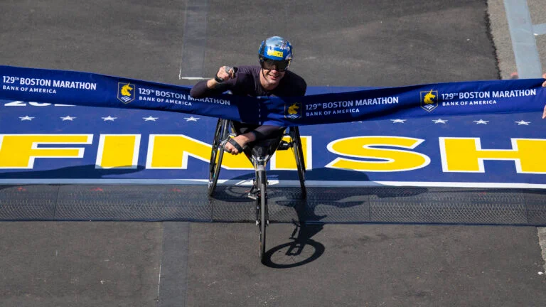 Marcel Hug gewinnt Boston Marathon und Catherine Debrunner wird Zweite ...